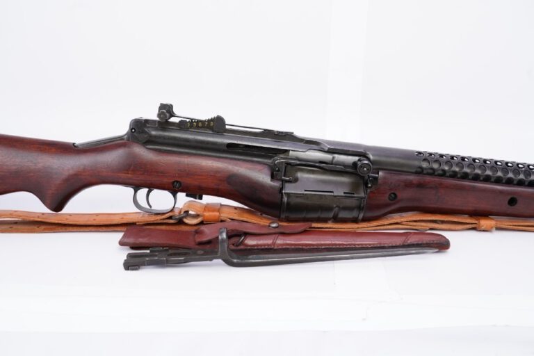 S/N 0053 JOHNSON MODEL 1941 .30-06 DUTCH SEMI AUTO RIFLE & BAYONET ...